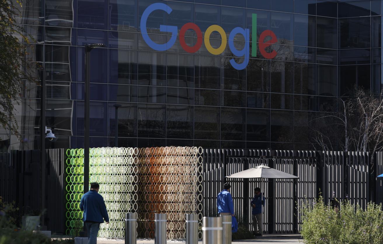 FT: Google намерена в 2026 году удвоить финансирование ИИ-технологий
